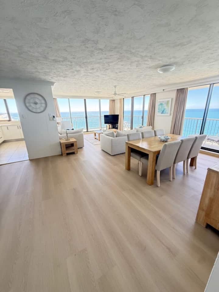 Surfers Aquarius Beach Front Level Twenty Nine - Broadbeach