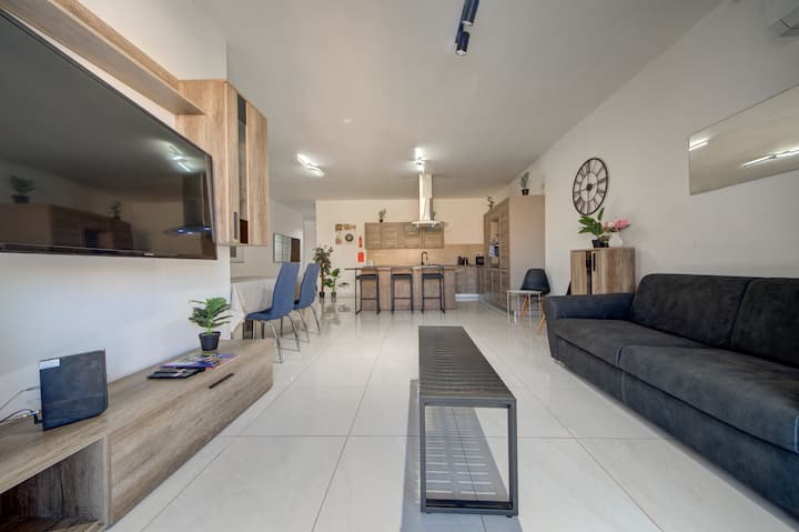 3br Home W/terrace In ŻAbbar Sleeps 8 - Malta
