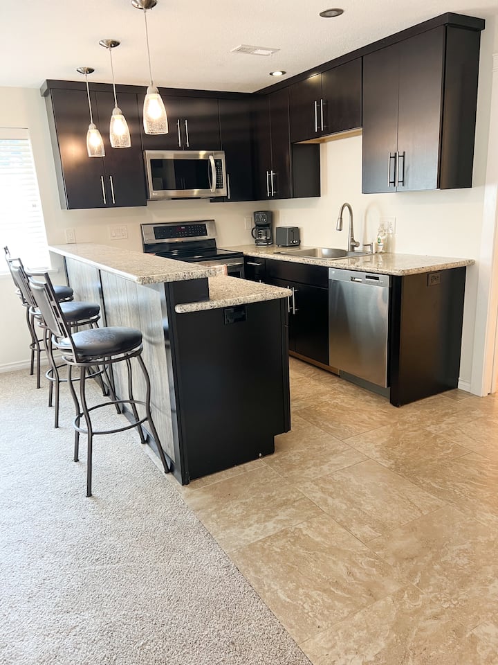 Eug Getaway: Cozy Home Steps From Stadium + Shops - Eugene, OR