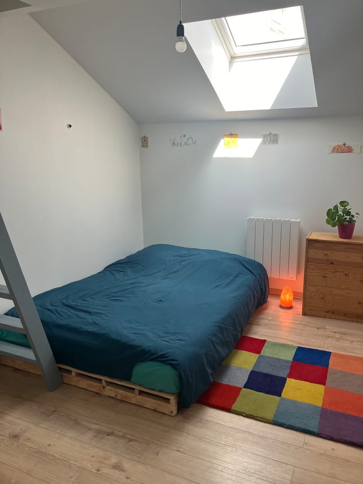 Chambre Dans Un Quartier Calme - Die