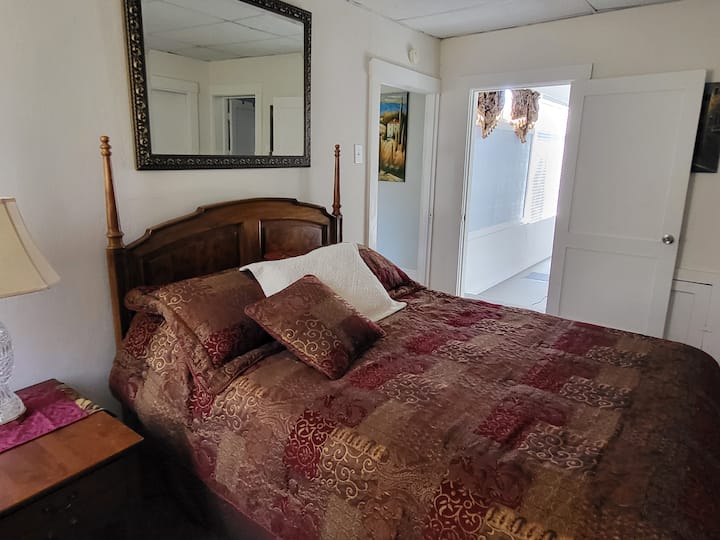 Home Stay Private Suite - Historic Mansion - Wakonda State Park, La Grange