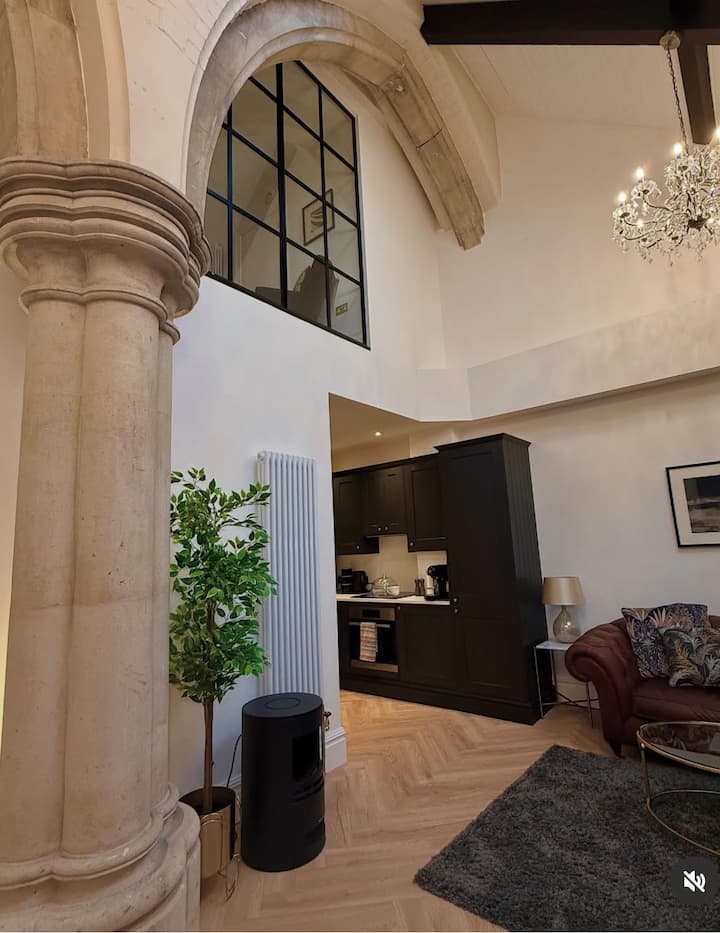 Stay In Historic Church | Nr Crosby Beach- Parking - Guernsey