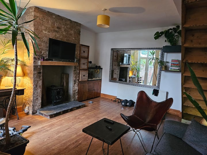 Lovely, Spacious 2 Bed House - Manchester