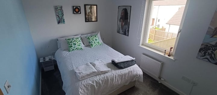 Spacious And Homely Bedroom In Eaglesham, Glasgow - East Kilbride