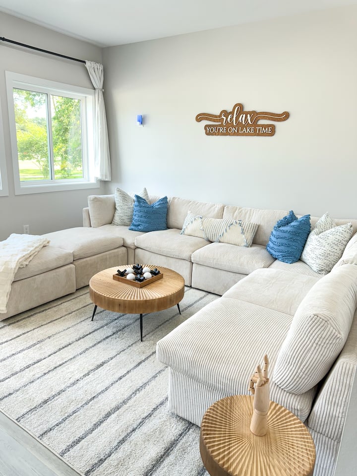 Stylish+modern Lake View Cottage - Spirit Lake, IA