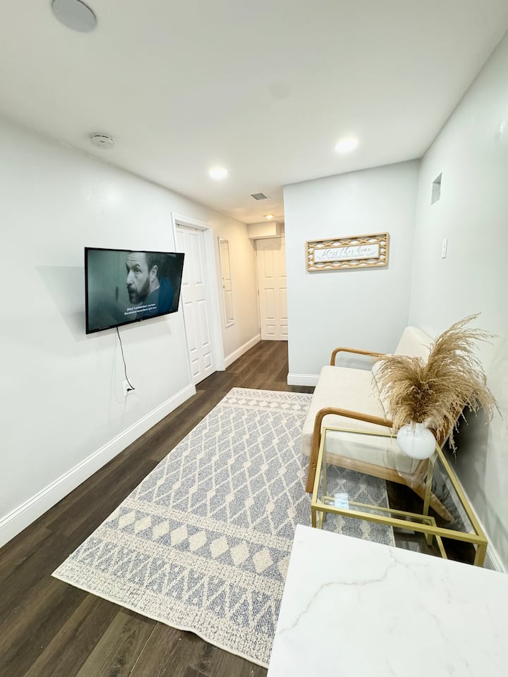 Small Yet Cozy Home! Free Parking & Laundry - Lighthouse Hill - Staten Island NY