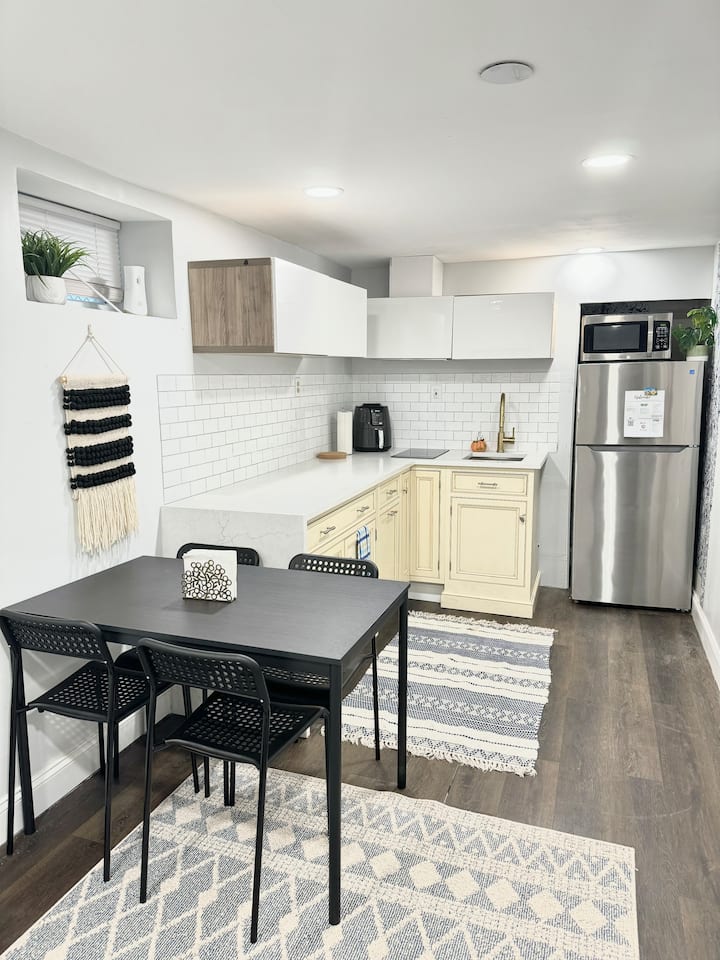 Small Yet Cozy Home! Free Parking & Laundry - Elizabeth, NJ