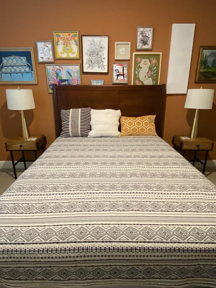 The Eclectic, Guest Suite@ Kiley Ranch - Queen Bed - Reno, NV