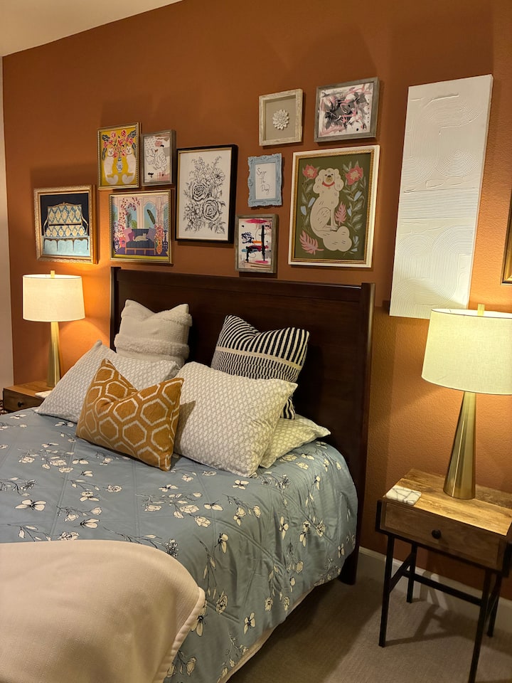 The Eclectic, Guest Suite@ Kiley Ranch - Queen Bed - Sparks, NV