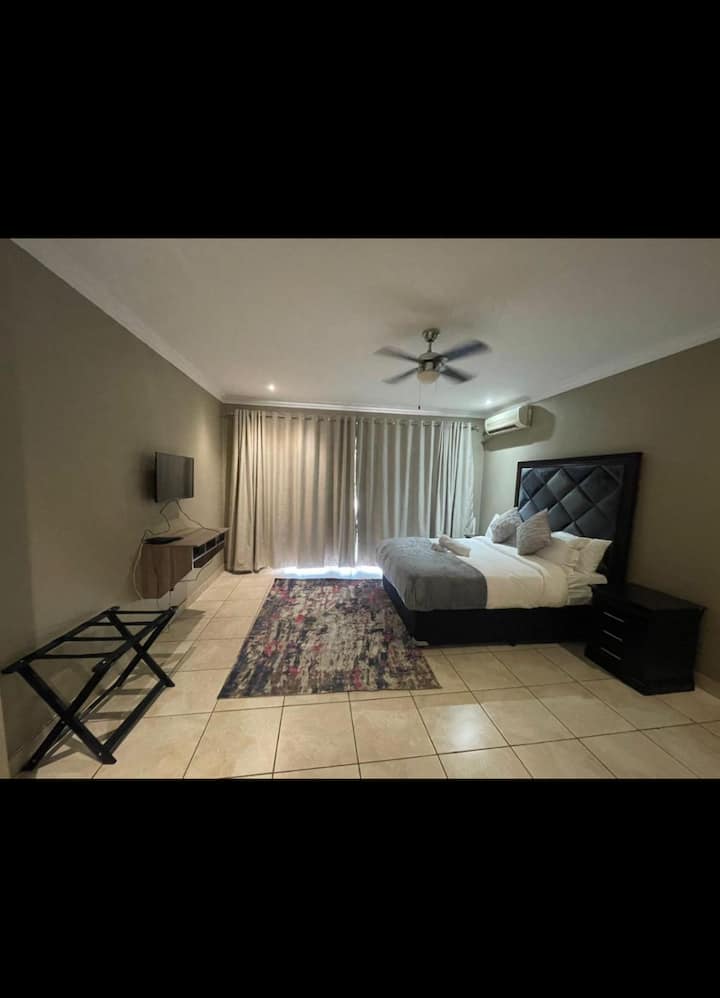 Boat Yard Guest House - Hartbeespoort