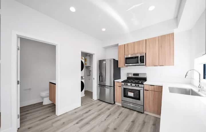 Townhouse In North Hollywood - Downey, CA