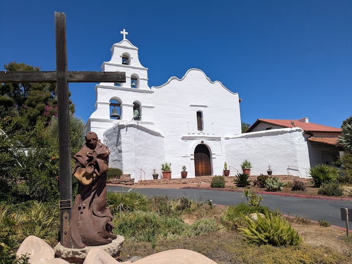 Super Fun!  2bd/2ba -Awesome Pools & Mission Bells - San Diego