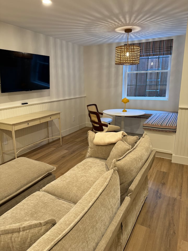 Charming Garden Apt Walk To Town & Beach - Nantucket, MA