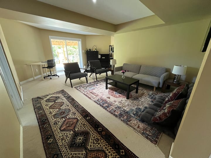 2 Bedroom Basement Apartment/one Full Bathroom - オシャワ