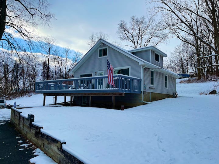Teddy's Farmhouse Cottage. Get Your Ski’s Ready. - Goshen, NY
