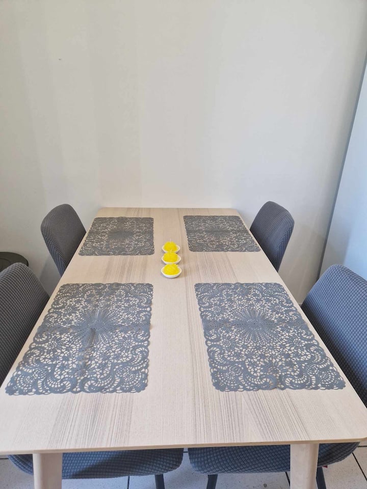 Private Room  Queen Size Bed With Ac - Geneva