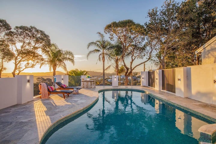 Manor Del Montepoolside Bliss & Oceanfront Oasis - Avoca Beach