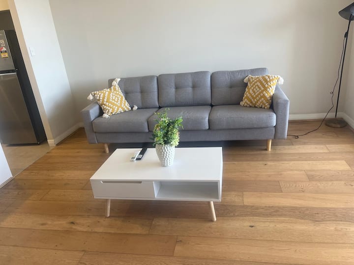 Lavish 2 Bedroom Apartment - Burwood