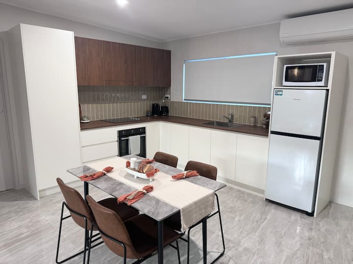 Unit 3 @ Stone And Hedge - Gympie