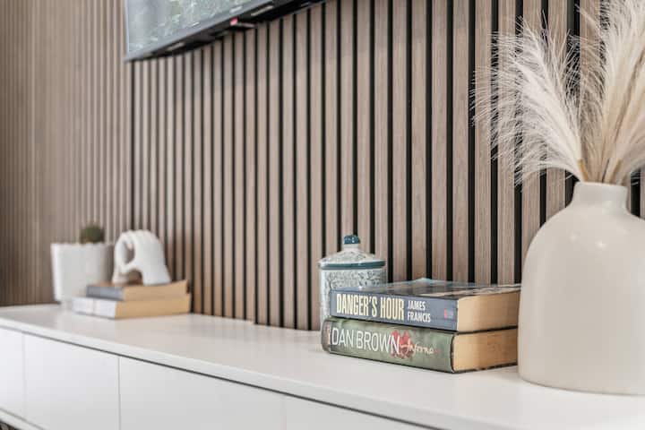 Stone And Hedge - Unit 3 - The Palms