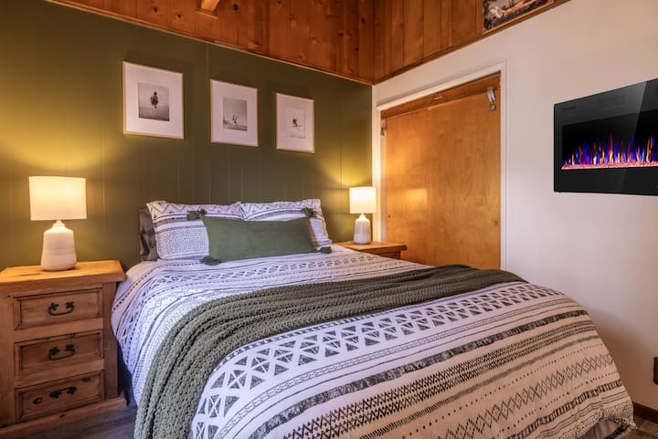 The Evergreen- Quiet! Spa! Fenced Yard! - Big Bear Lake, CA
