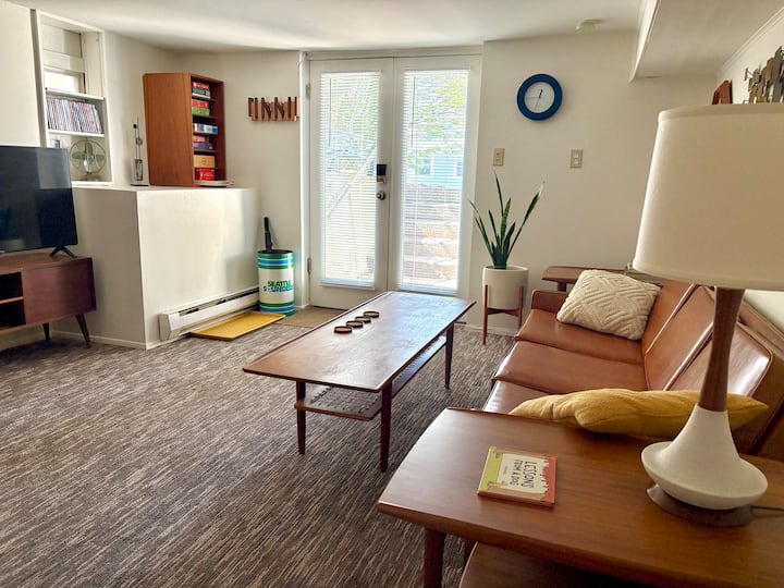 Mid Century Wallingford Retreat - Seattle, WA