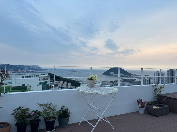 스테이들락•독채•까치 설날 해맞이•부산역•오션뷰 파티 •루프탑 바베큐 •템퍼침대•무료주차 - Pusan