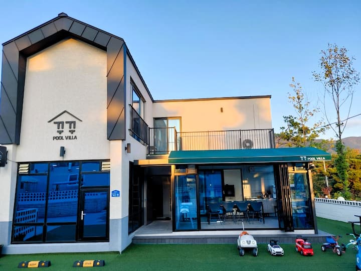 [꾸꾸] 35평 복층독채 / 황리단길 경주월드 가까운 거리 / 실내수영장 / 실내바베큐 - Gyeongju-si