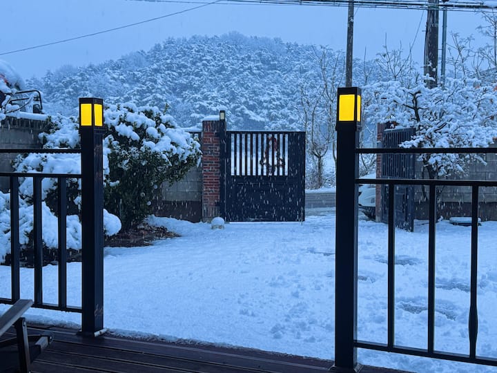 #캠핑장과펜션을한번에 #애견동반가능 #단독미니수영장 #시끄러워도되는독채 #J.e House - 군위군