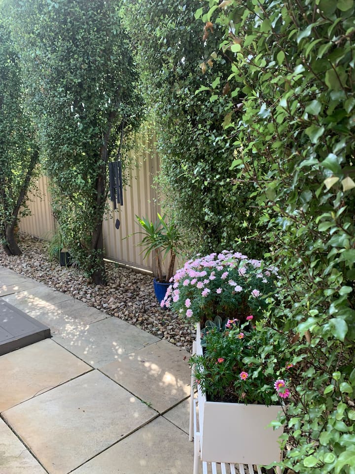 Little Res - Melbourne