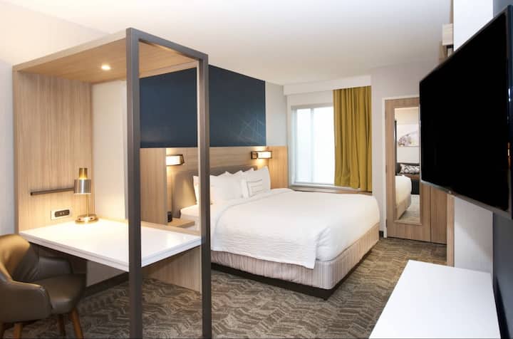 Issaquah Stylish 1 King Suite W/ Breakfast - Issaquah, WA