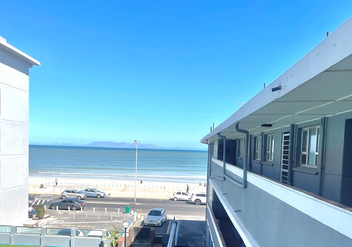 Beachfront Luxury Apartment - Somerset West