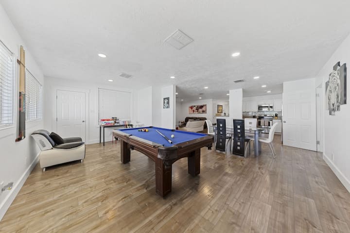 Vegas Home | Backyard Pool Golf | Near The Strip - Las Vegas, NV