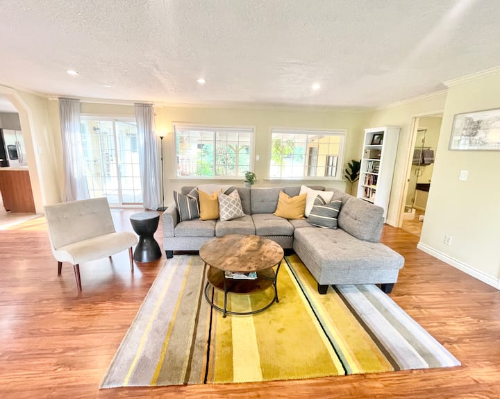 Large Comfortable Home  Huge Private Yard - Portland, OR