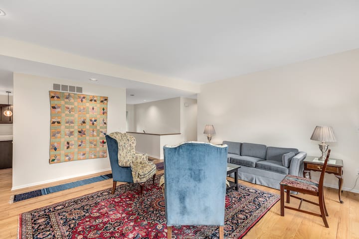 Football, Colleges & Weddings! 5 Br; Sleeps 11. - Chelsea, MI