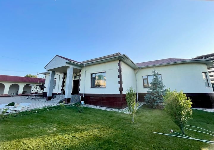 Spacious And Cozy Villa - Bishkek