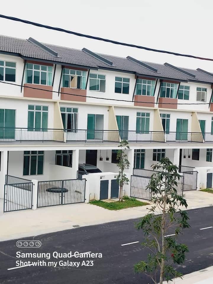 Azzahra Homestay Scientex Kundang Jaya Near Gamuda - Rawang