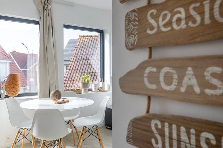 The Ocean Breeze 1 - De Haan