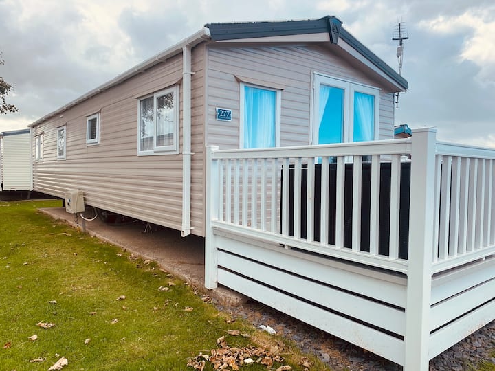 Modern Caravan On Award Winning Holiday Park Rhyl - Rhyl