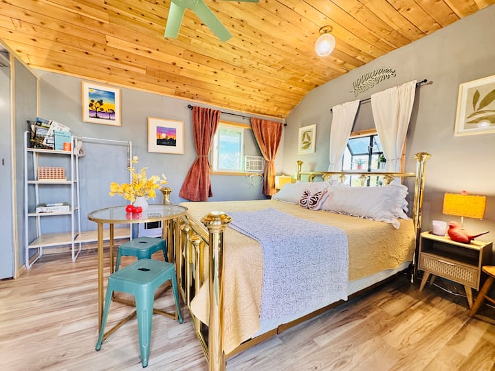 Greenhouse| Quiet | Beautifulsunsets | Calking Bed - Wrightwood, CA