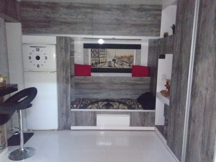 Quarto/banheiro + Ar.
Até 4 P. - Cuiabá