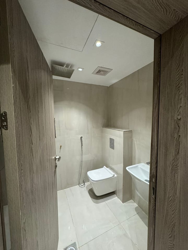 شقق اولا 2
غرفة وصالة - Madinah