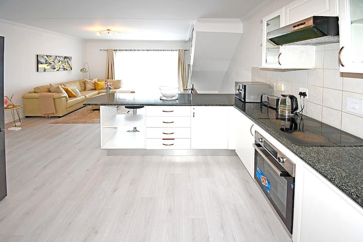 Luxurious 3-bed Penthouse With No Loadshedding - Sandton