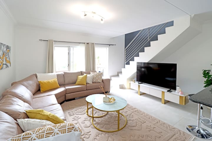 Luxurious 3-bed Penthouse With Battery Backup - Sandton