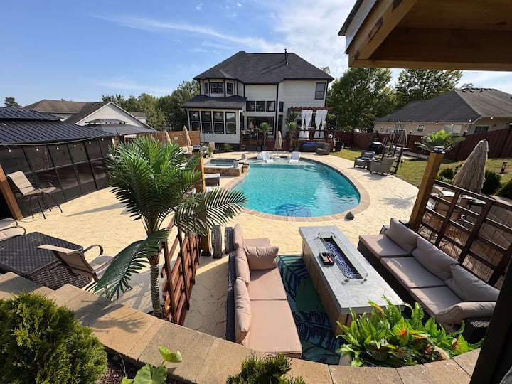 Stacy's Poolside Staycation - Stockbridge, GA