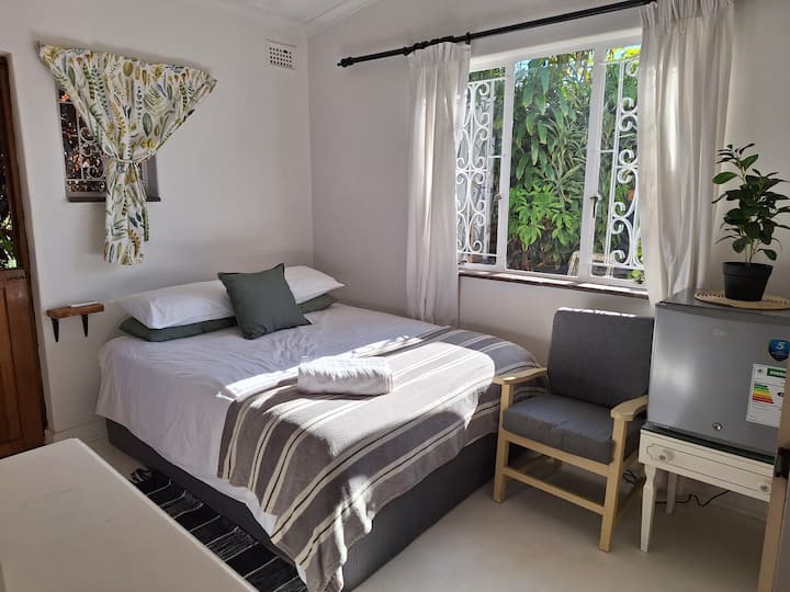 Cosy Aloe Guest Suite - Private Room & Entrance - Durban North