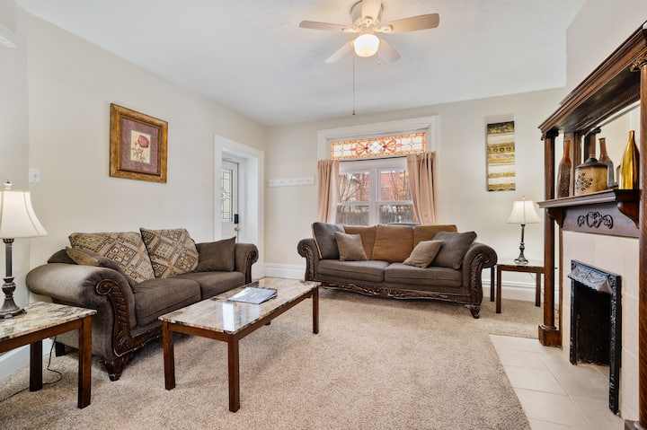 Furnished 2br Apt Near Oakmont & Hospitals - Plum, PA