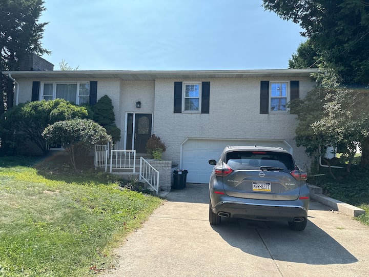 3 Bedroom Home In Palmyra Pa. - Hershey, PA