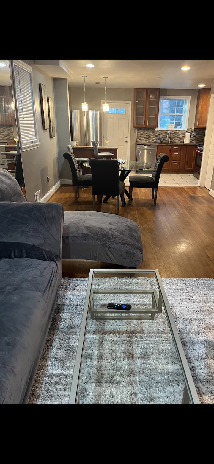 Comfy 2 Bdroom Townhouse Near Metro And Shopping! - Hyattsville, MD