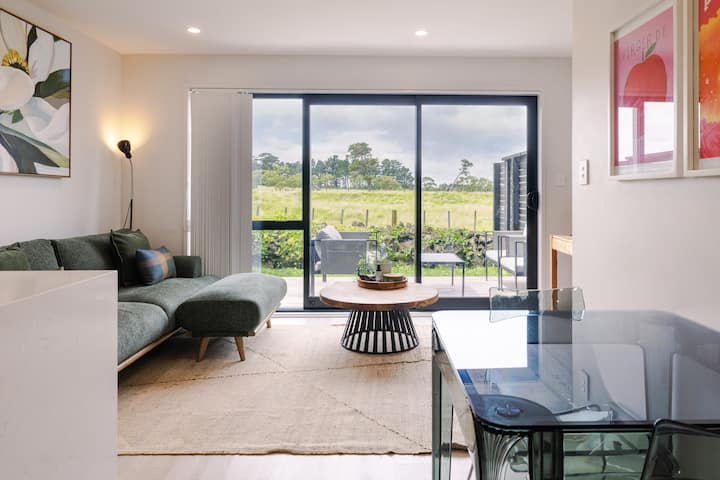 7 Minutes To Airport | Modern Home With Farm Views - Auckland